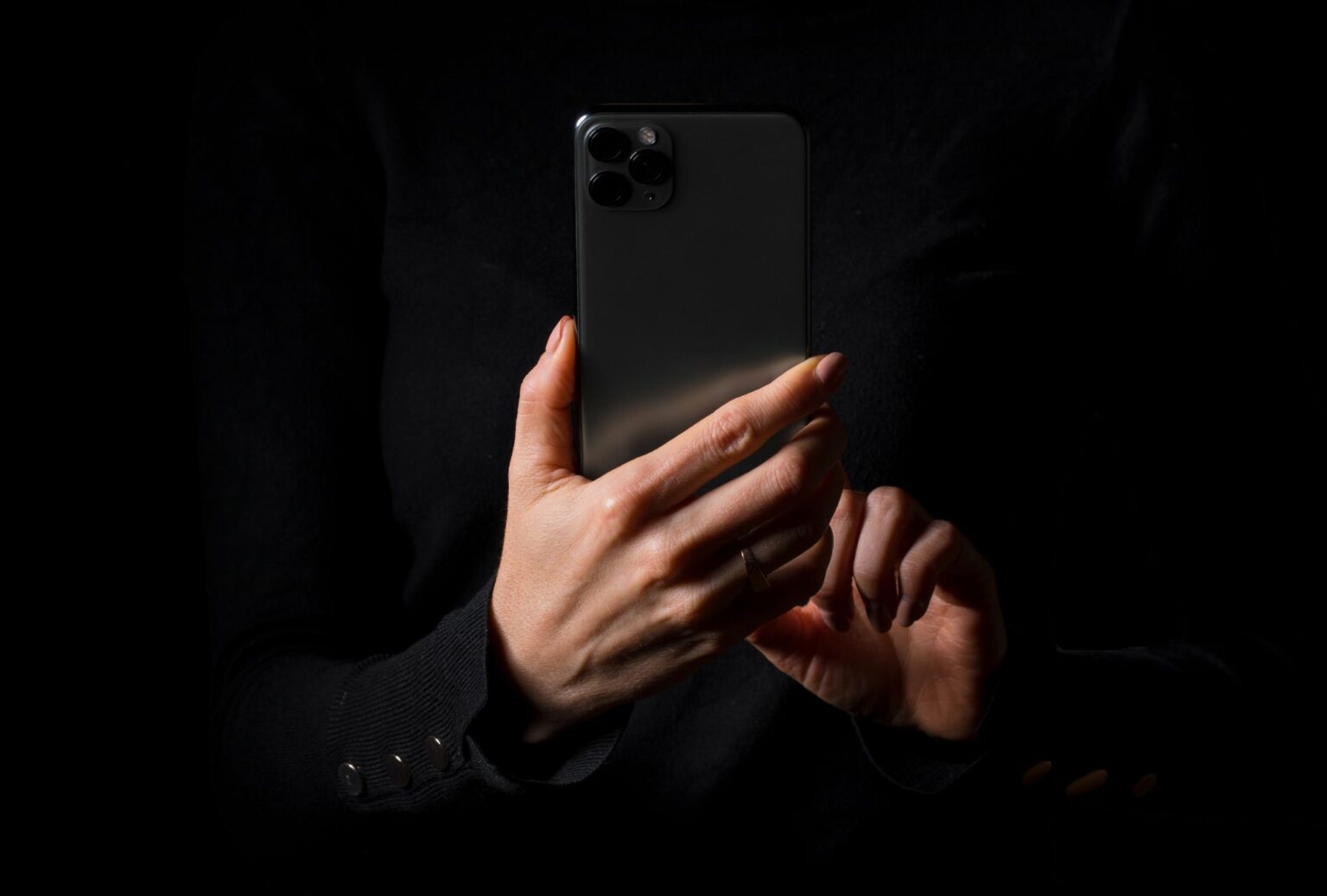 Como desbloquear iPhone com display quebrado?
